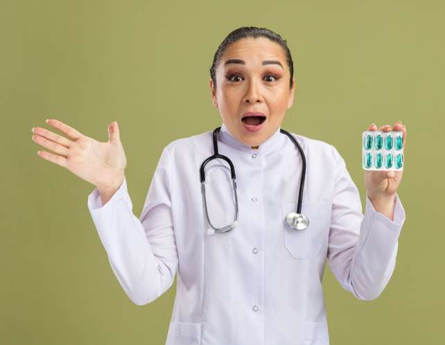 7 Rekomendasi Obat Mual Muntah yang Bisa Dibeli di Apotek